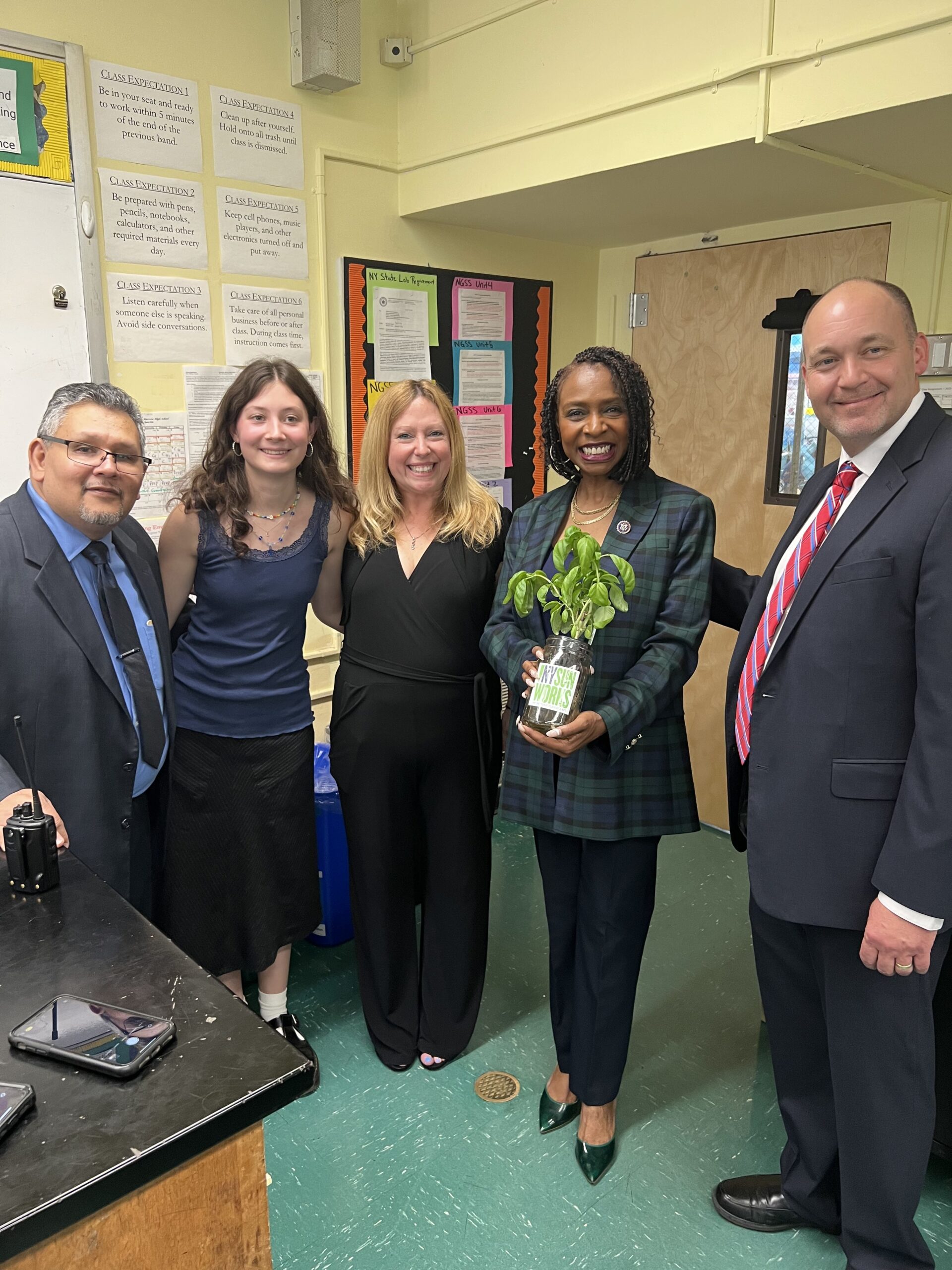 Rep. Yvette Clarke and NY Sun Works Bring Sustainability and Climate ...